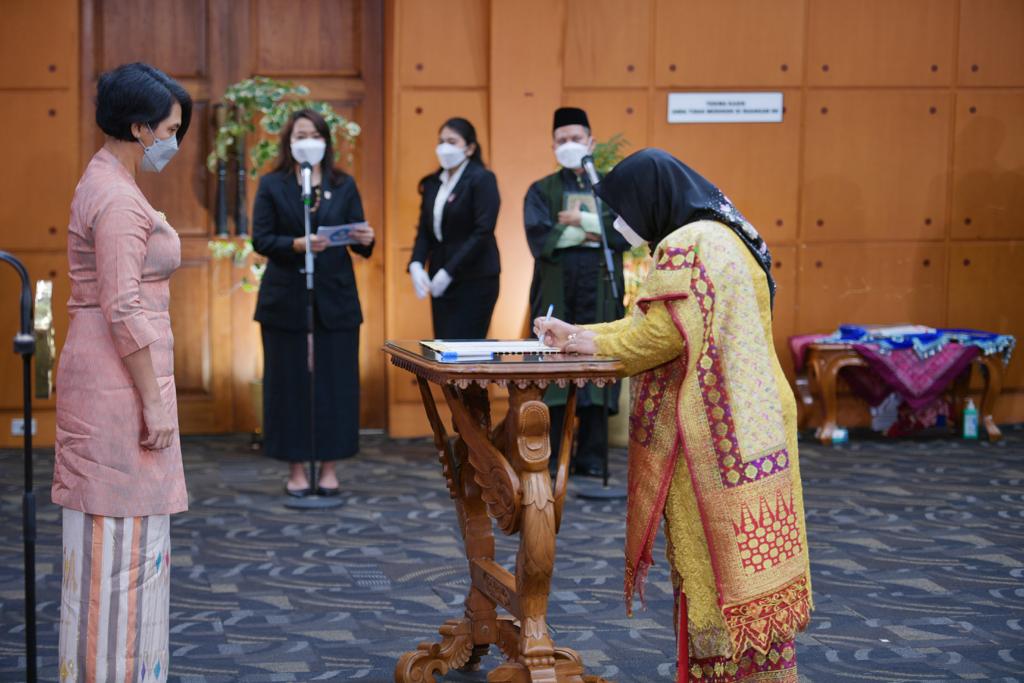 Sekretaris Jenderal Kemendikbudristek Lantik Dua Rektor Perguruan ...
