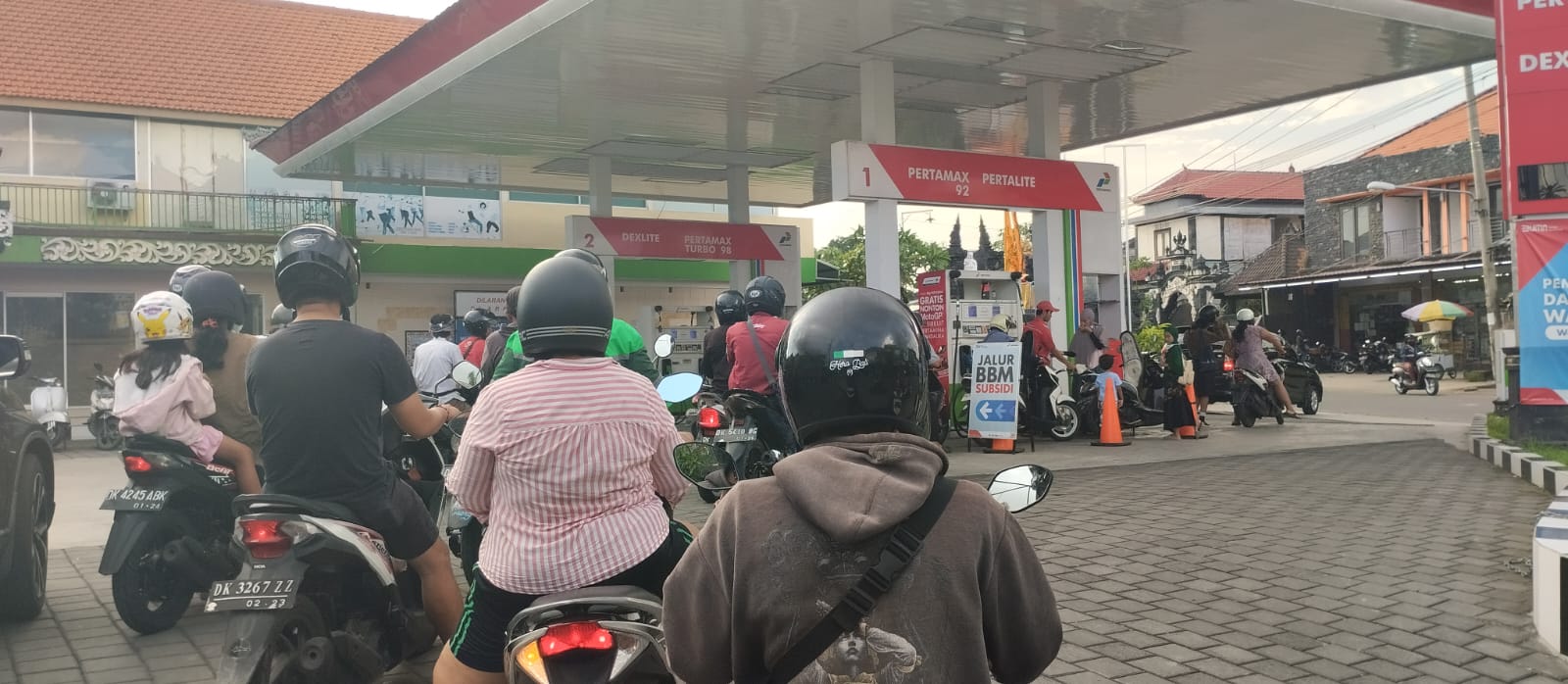 BBM Langkah, Antri di Seluruh SPBU di Bali 'Mengular" - Aktual - Cerdas - Terpercaya!