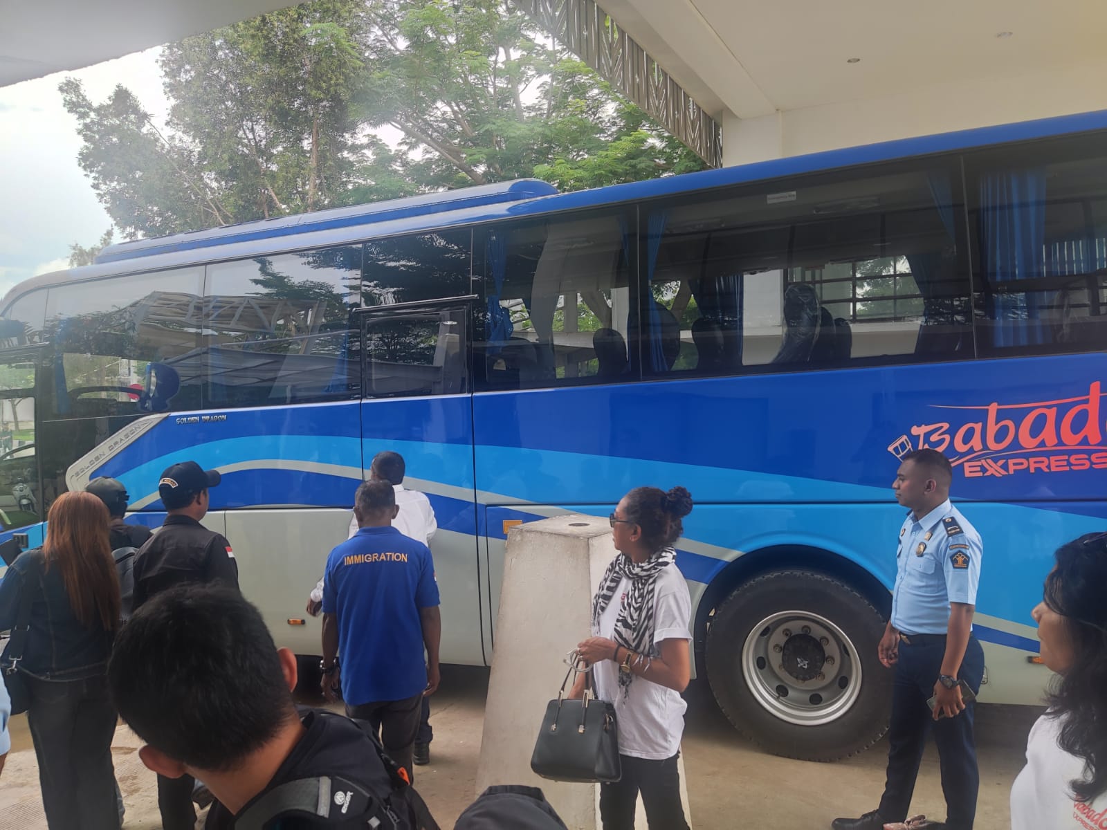 Bus Antar Negara Dili-Kupang Lakukan Lintasan Perdana di PLBN Motaain ...