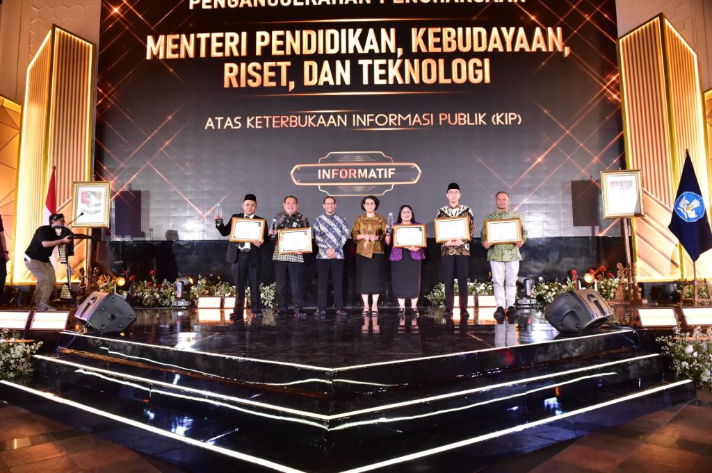 Mendikbudristek Memberikan Penghargaan atas Capaian Nilai Kinerja Anggaran, Penyelenggaraan ...