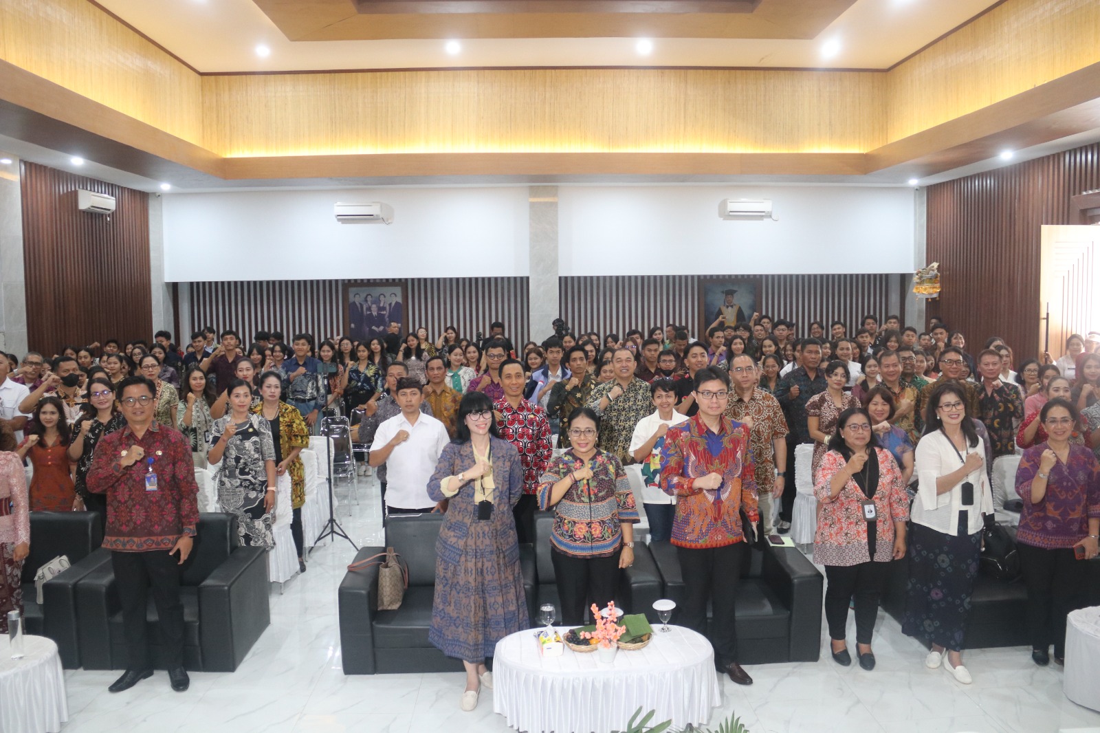 Bintang Puspayoga Resmikan Kelas Perempuan di STIE Satya Dharma ...