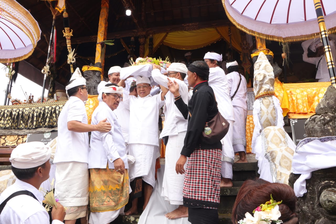 Puncak Karya Ida Bhatara Turun Kabeh (IBTK) 2025 Berlangsung Khidmat ...