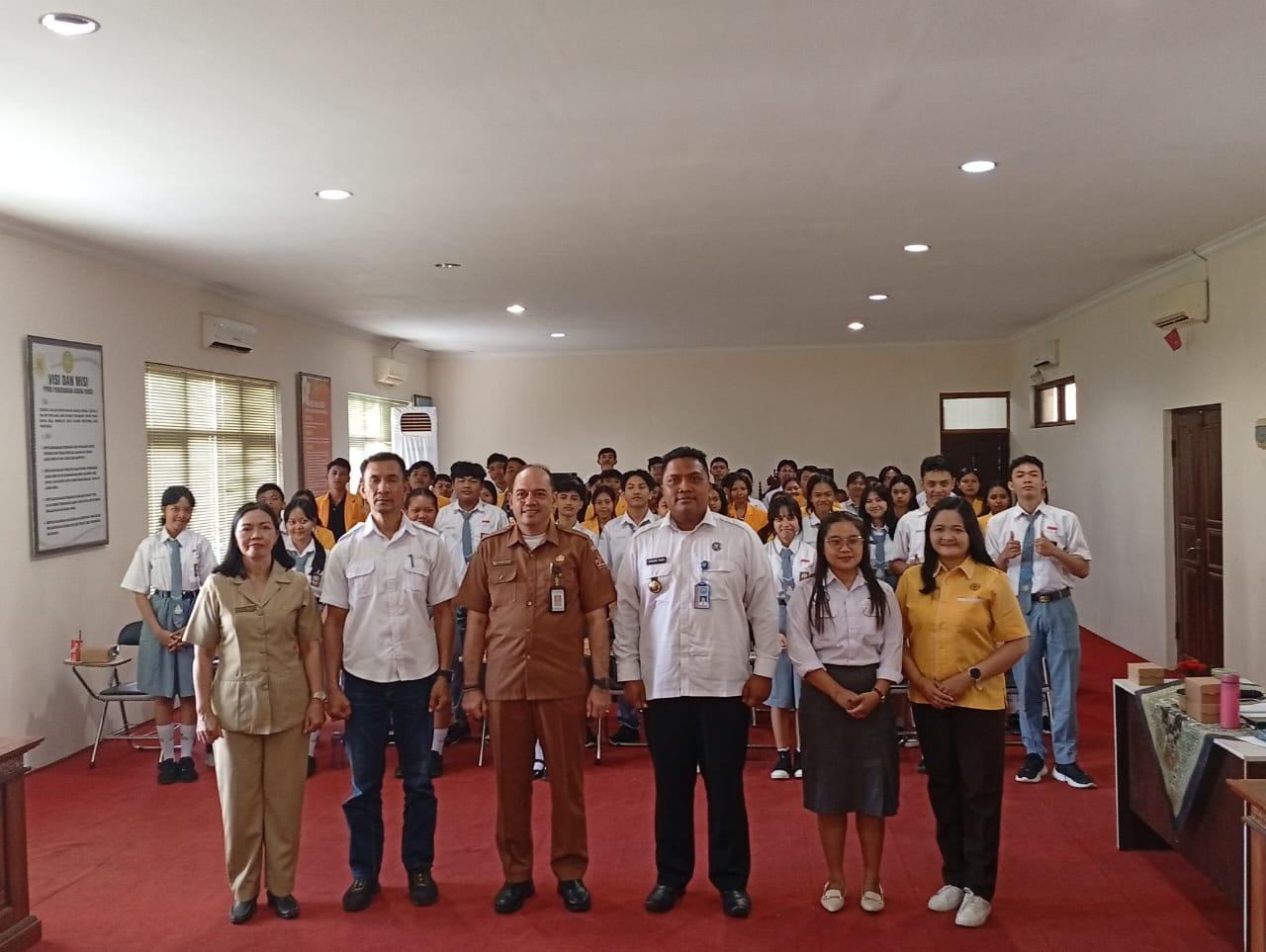 Cegah Bahaya Narkoba, Kesbangpol Buleleng Edukasi dan Sosialisasi ke Siswa SMK TI Bali Global ...