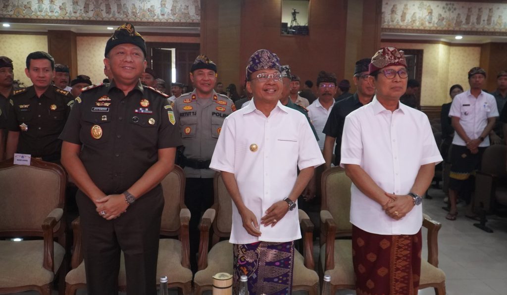 Gubernur Wayan Koster dan Kajati Bali Satu Visi Ajegkan Bali, Harap ...