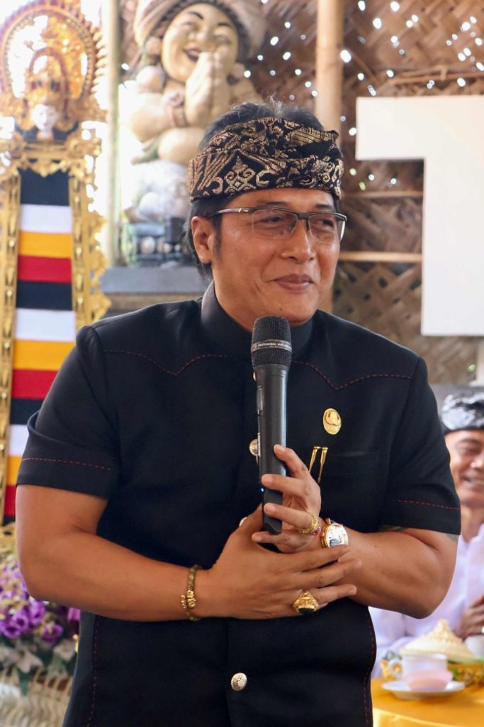 Wagub Giri Prasta: Boleh Maju, tapi Jangan Tercerabut dari Akar Adat ...