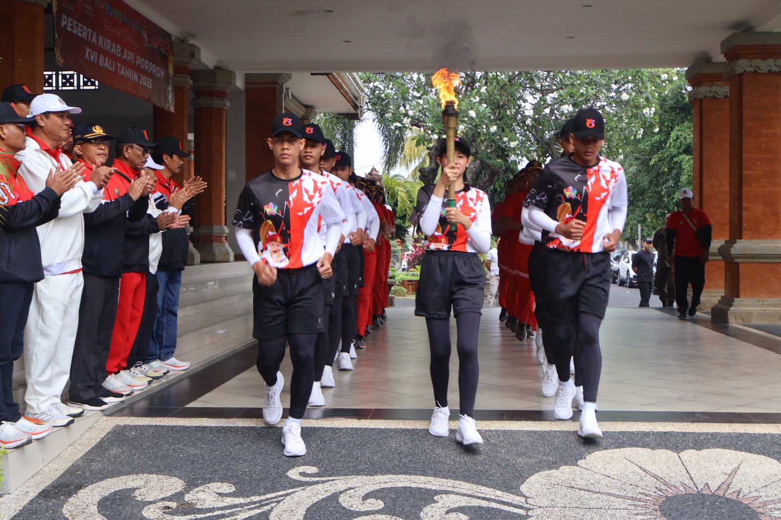 Kirab Api Obor Simbol Sportivitas dan Persatuan Ajang Porprov Bali XVI ...